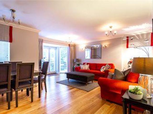 2 Bedrooms Flat for sale in Longbourn, Windsor, Berkshire SL4