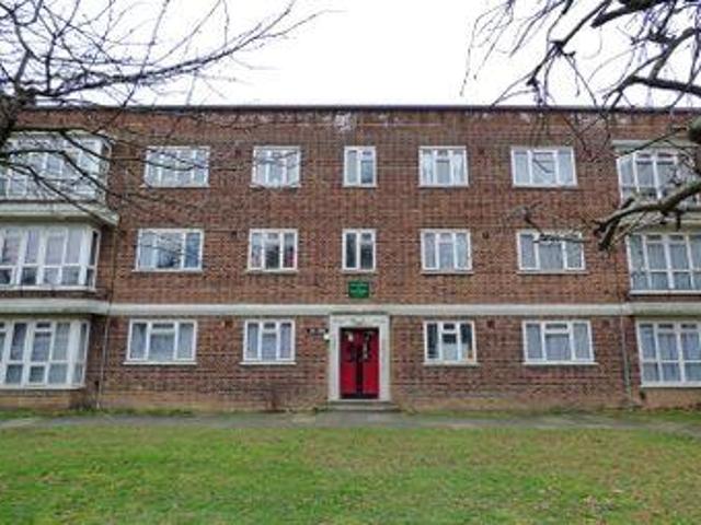 2 Bedrooms Flat for sale in Longbridge Road, Barking IG11