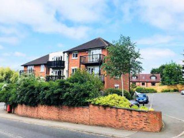 2 Bedrooms Flat for sale in London Road, High Wycombe HP11