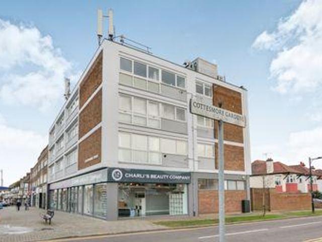 2 Bedrooms Flat for sale in London Road, Leigh On Sea SS9