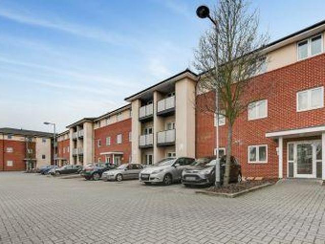 2 Bedrooms Flat for sale in Lorenzo House, Medici Close, Goodmayes IG3
