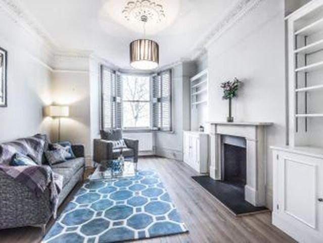 2 Bedrooms Flat for sale in Lavender Hill, Battersea SW11