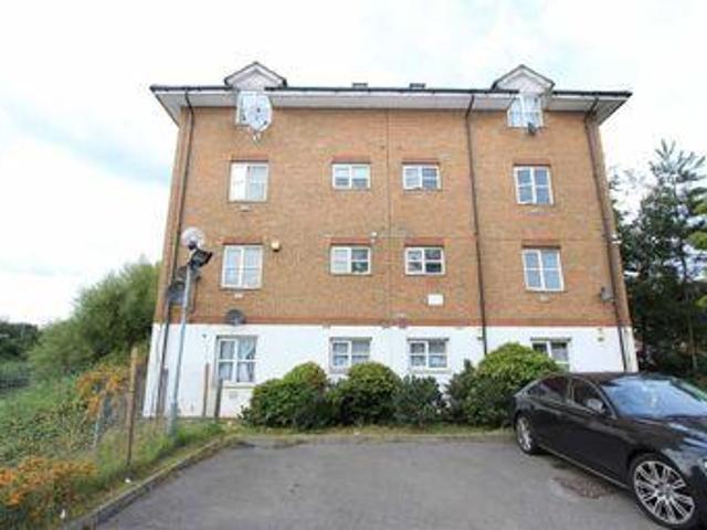 2 Bedrooms Flat for sale in Lavender Place, Ilford, Essex IG1