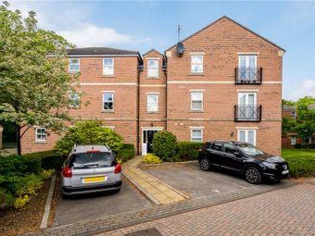 2 Bedrooms Flat for sale in Lawson Wood Court, Leeds, West Yorkshire LS6