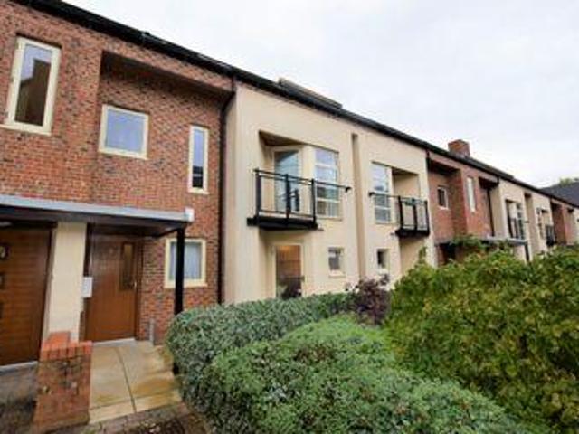 2 Bedrooms Flat for sale in Lawrence Square, York YO10