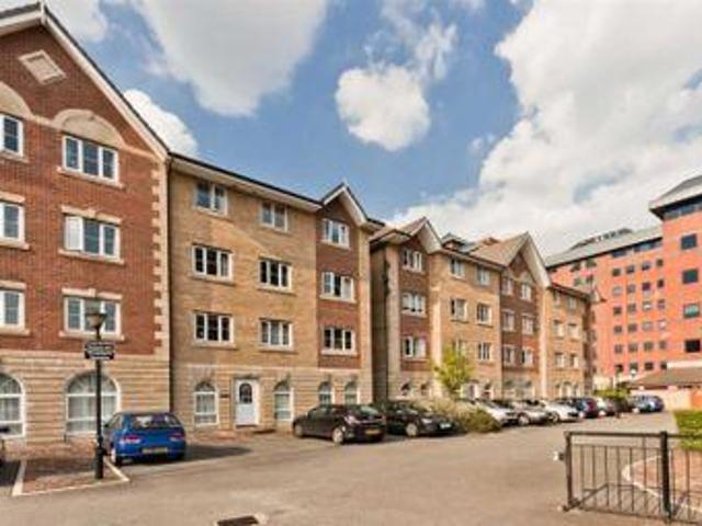 2 Bedrooms Flat for sale in Labrador Quay, Salford M50