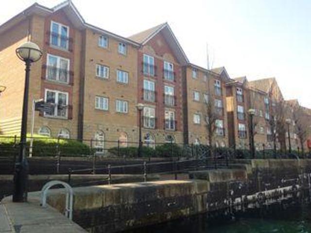 2 Bedrooms Flat for sale in Labrador Quay, Salford M50