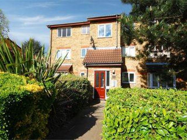 2 Bedrooms Flat for sale in Laburnum Close, London N11