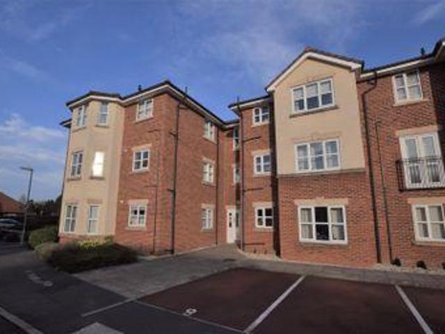 2 Bedrooms Flat for sale in Ladybower Close, Upton, Wirral CH49