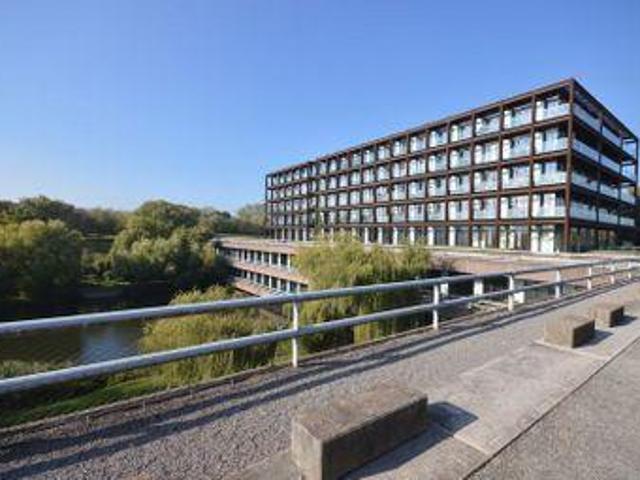 2 Bedrooms Flat for sale in Lake Shore Drive, Headley Park, Bristol BS13