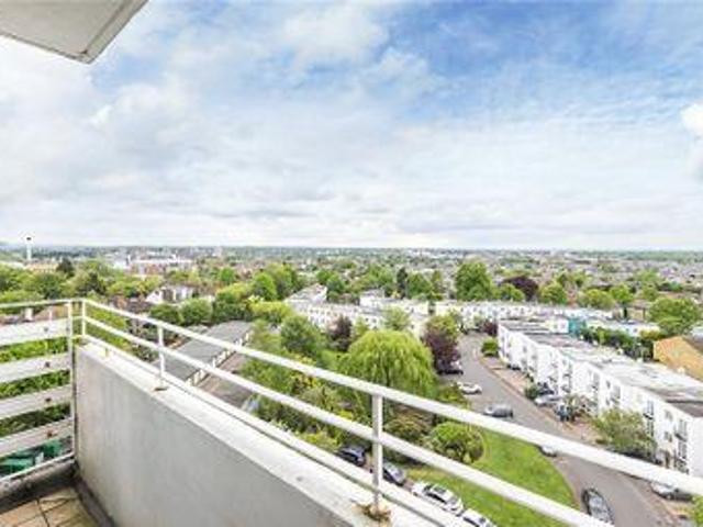 2 Bedrooms Flat for sale in Lakeside, 82 Eaton Drive, Kingston Upon Thames KT2