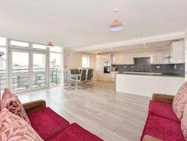 2 Bedrooms Flat for sale in Langbourne Place, London E14