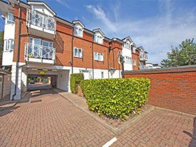 2 Bedrooms Flat for sale in Langham Court, Holmbrook Drive, Hendon NW4