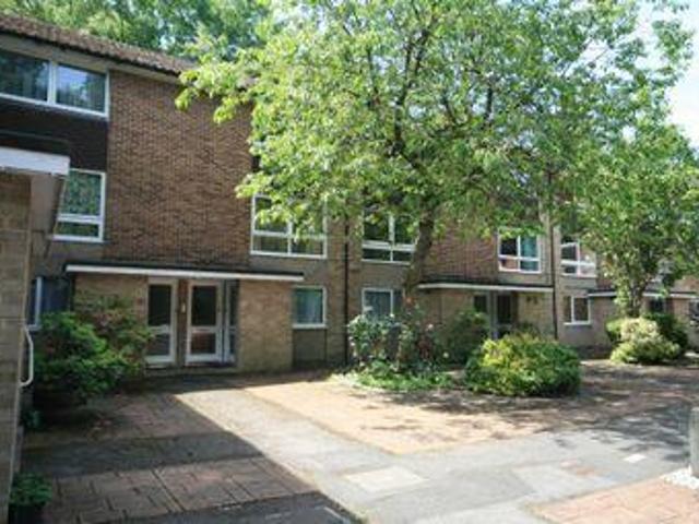 2 Bedrooms Flat for sale in Langland Court, The Avenue, Northwood HA6