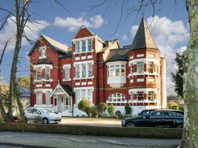 2 Bedrooms Flat for sale in Langley Avenue, Surbiton KT6