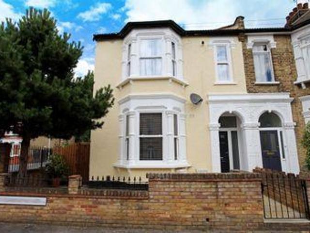 2 Bedrooms Flat for sale in Leybourne Road, Bushwood E11