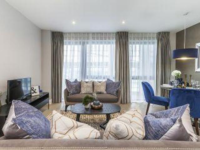 2 Bedrooms Flat for sale in Leytonstone Road, Stratford, London. E15
