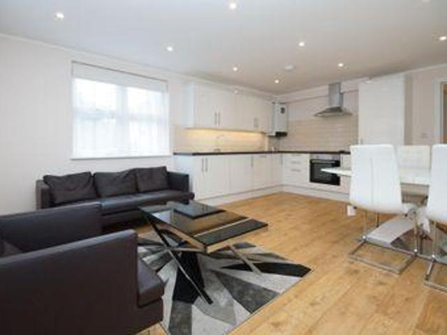 2 Bedrooms Flat for sale in Leeway Close, Hatch End, Pinner HA5