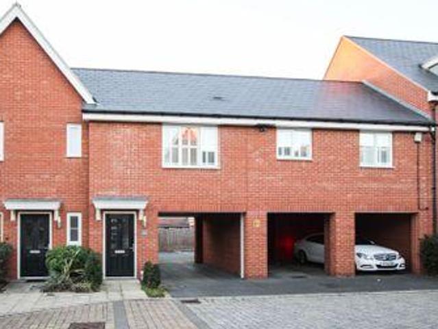 2 Bedrooms Flat for sale in Little Highwood Way, Brentwood CM14