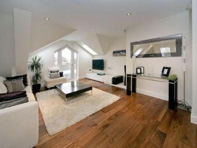 2 Bedrooms Flat for sale in Littleacre, Hermitage Lane, Windsor, Berkshire SL4