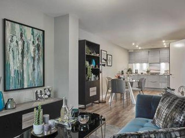 2 Bedrooms Flat for sale in Liberty Square, London N20