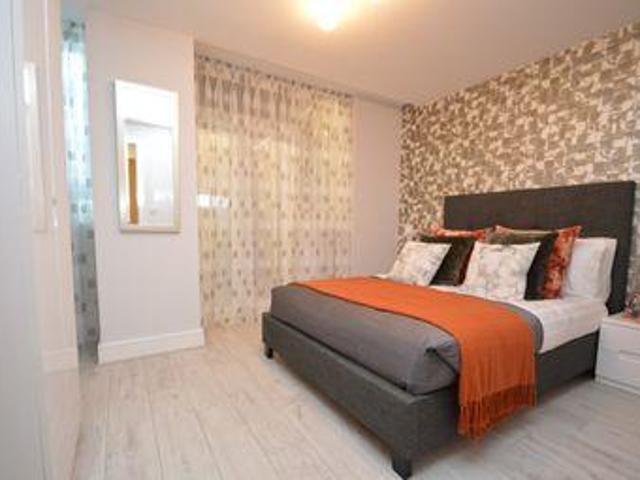 2 Bedrooms Flat for sale in Lilys Walk, Centre Square, High Wycombe HP11