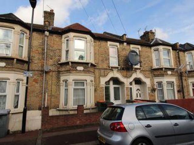 2 Bedrooms Flat for sale in Ling Road, London E16