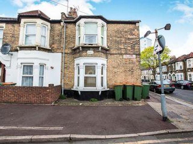 2 Bedrooms Flat for sale in Ling Road, London E16