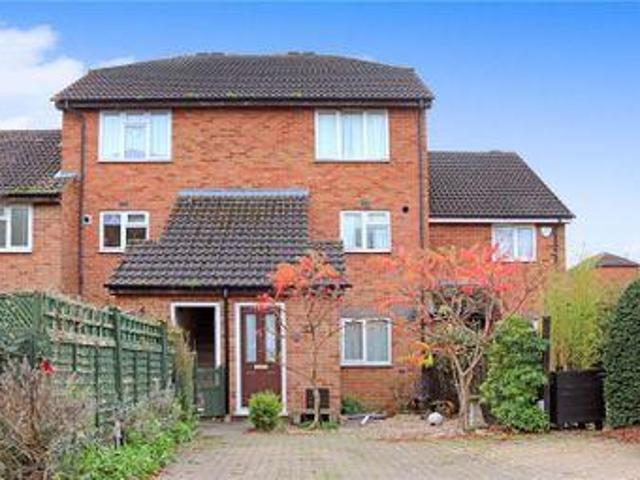 2 Bedrooms Flat for sale in Lindsey Road, Uxbridge UB9