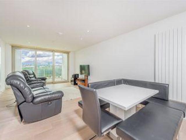 2 Bedrooms Flat for sale in Liner House, 3 Royal Wharf Walk E16