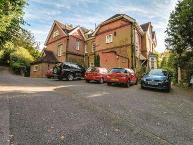 2 Bedrooms Flat for sale in Linton Flats, 99/101 Harestone Hill, Caterham. CR3
