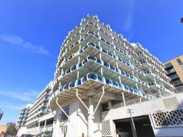 2 Bedrooms Flat for sale in Lyon Road, Harrow HA1