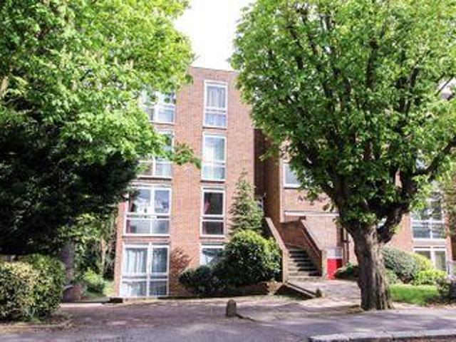 2 Bedrooms Flat for sale in Lyonsdown Road, New Barnet, Barnet EN5