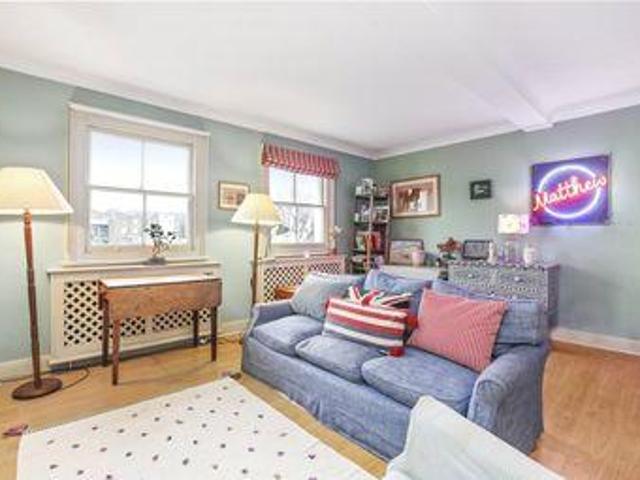 2 Bedrooms Flat for sale in Monmouth Road, London W2
