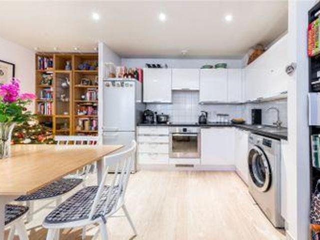 2 Bedrooms Flat for sale in Montgomery House, Paddington Basin, London W2