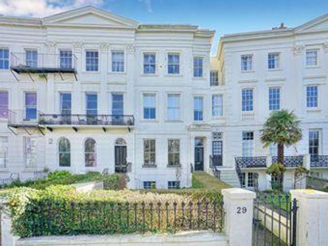 2 Bedrooms Flat for sale in Montpelier Crescent, Brighton, East Sussex BN1