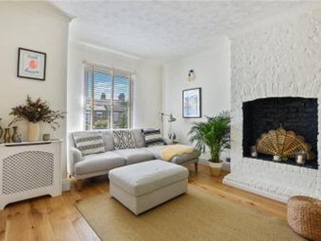 2 Bedrooms Flat for sale in Montpelier Gardens, London E6