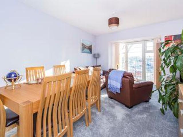 2 Bedrooms Flat for sale in Montvale Gardens, Leicester LE4