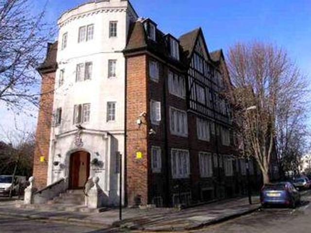 2 Bedrooms Flat for sale in Mortimer Crescent, London NW6
