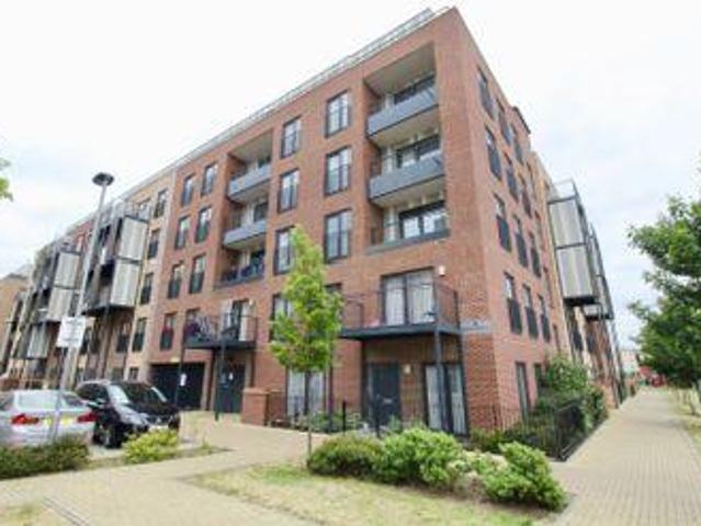 2 Bedrooms Flat for sale in Maxwell Road, Romford RM7