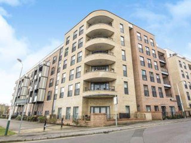 2 Bedrooms Flat for sale in Maxwell Road, Romford RM7