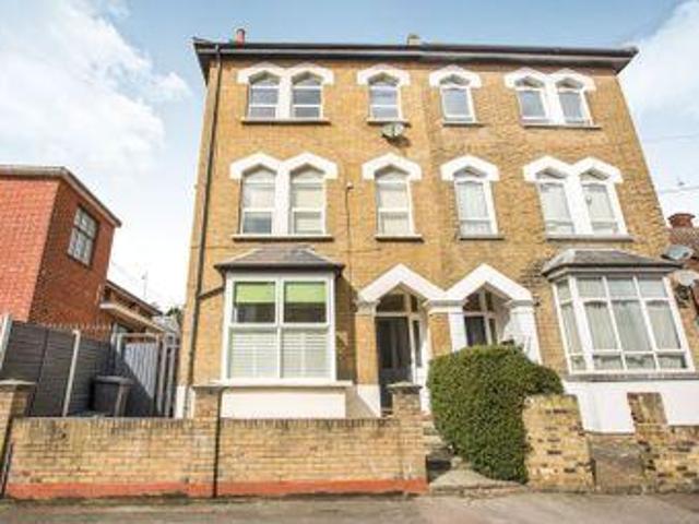 2 Bedrooms Flat for sale in Maybank Road, London E18