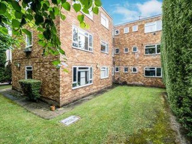 2 Bedrooms Flat for sale in Maybank Road, London E18