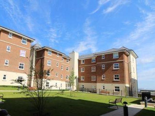 2 Bedrooms Flat for sale in Maybery House, Sopwith Drive, Hampshire GU14
