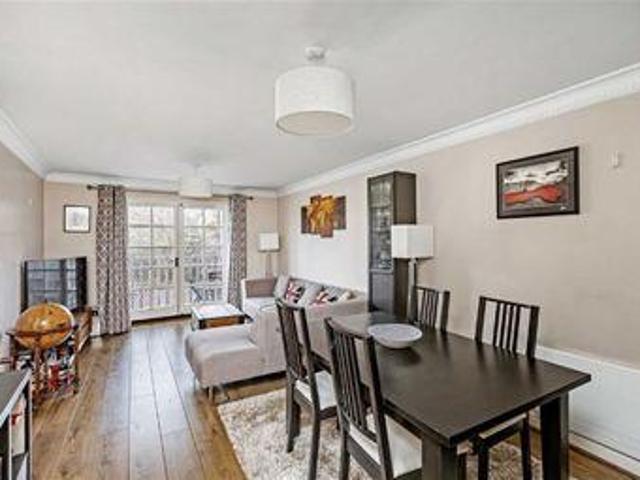 2 Bedrooms Flat for sale in Macmillan Way, London SW17