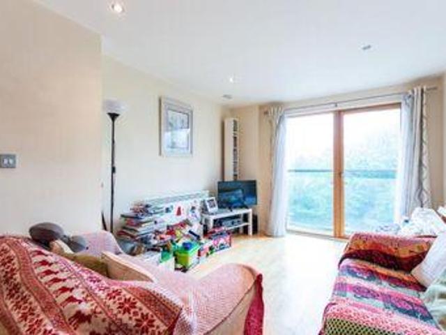 2 Bedrooms Flat for sale in Magellan House, Armouries Way, Leeds, West Yorkshire LS10