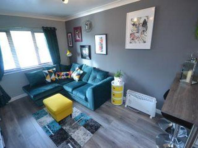 2 Bedrooms Flat for sale in Mahon Court, Moodiesburn G69