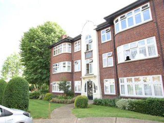 2 Bedrooms Flat for sale in Main Road, Romford RM1