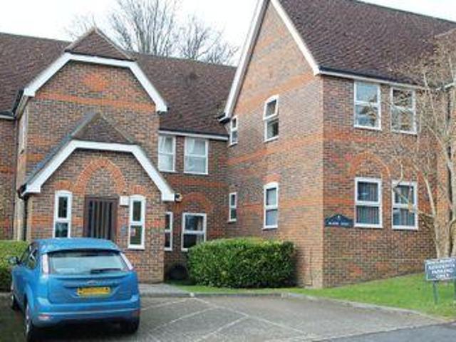 2 Bedrooms Flat for sale in Malmers Well Road, High Wycombe HP13