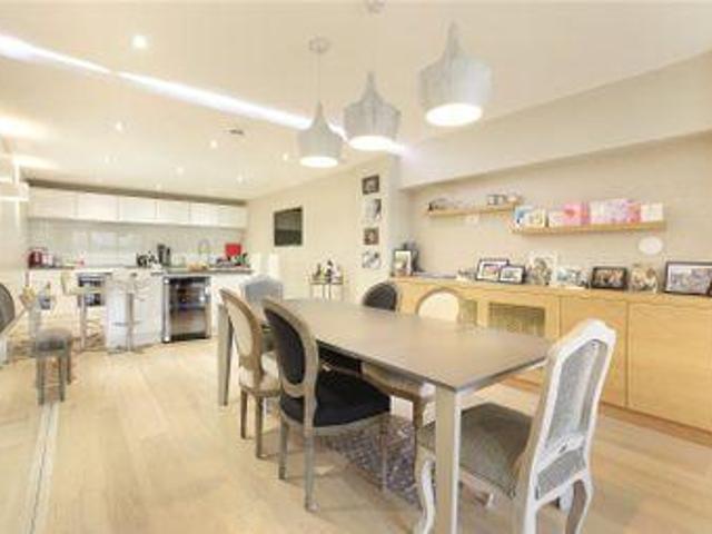 2 Bedrooms Flat for sale in Malwood Road, Clapham South, London SW12